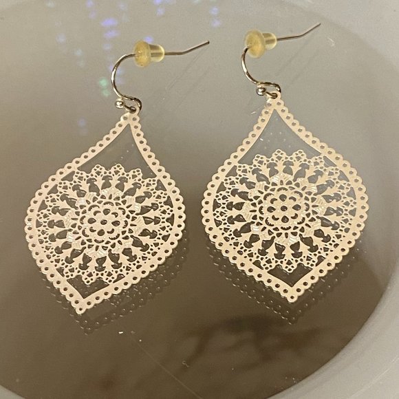 Not Sure | Jewelry | Dainty Cute Silver Earrings | Poshmark